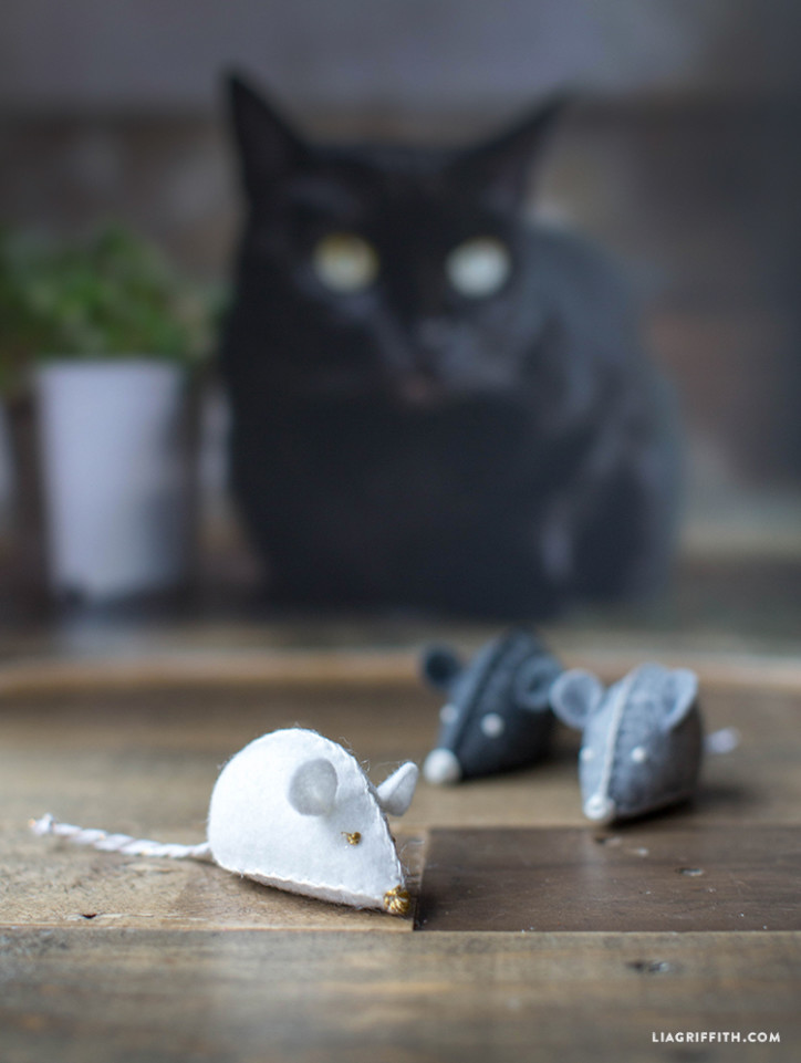 Felt Mouse DIY Cat Toy - Lia Griffith