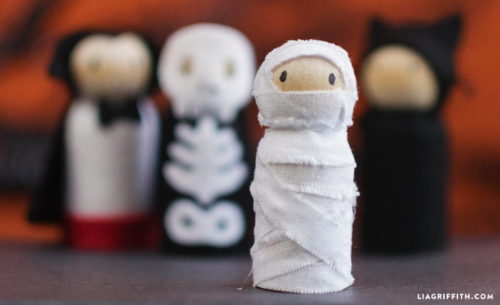 Halloween Peg Dolls - Lia Griffith