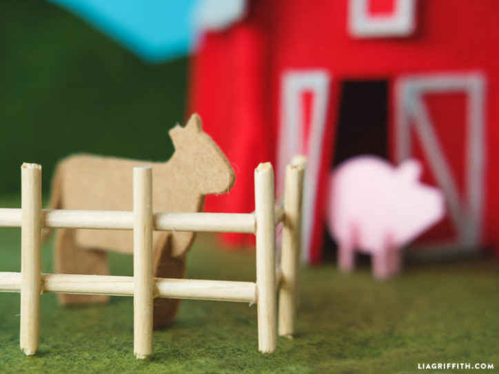 DIY Felt Farm Tutorial with Barn and Animals
