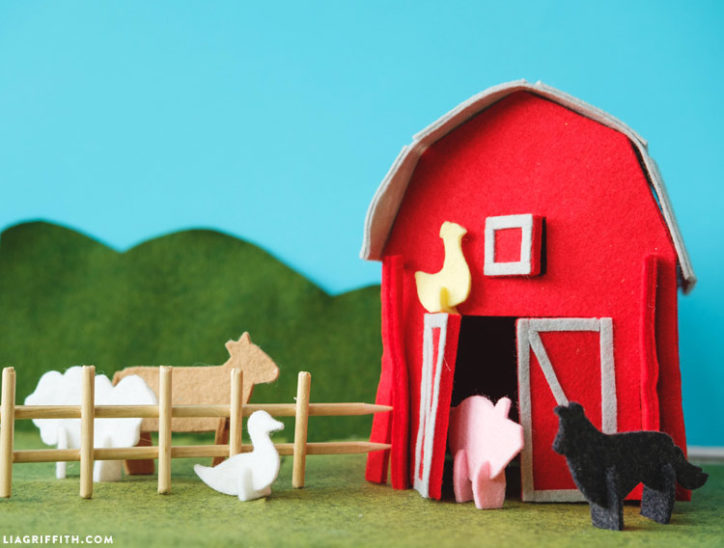 DIY Felt Farm Tutorial with Barn and Animals