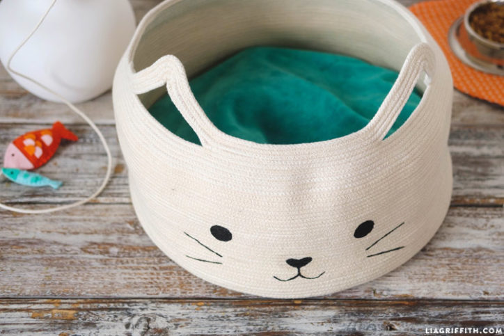 Make a DIY Cat Bed with this Easy Free Tutorial