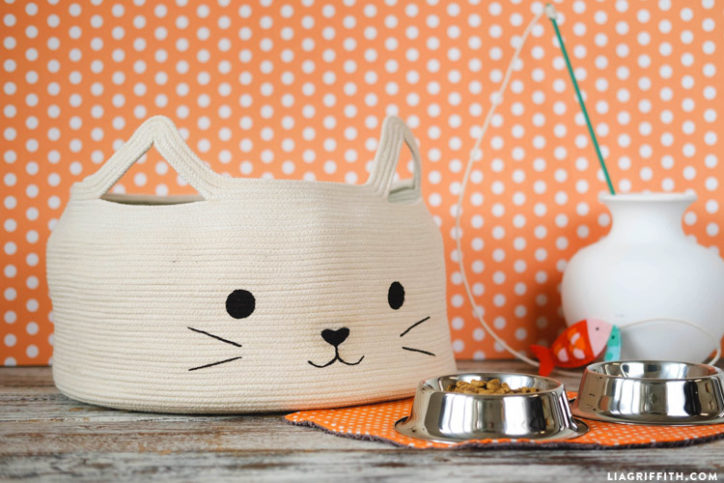 Make a DIY Cat Bed with this Easy Free Tutorial