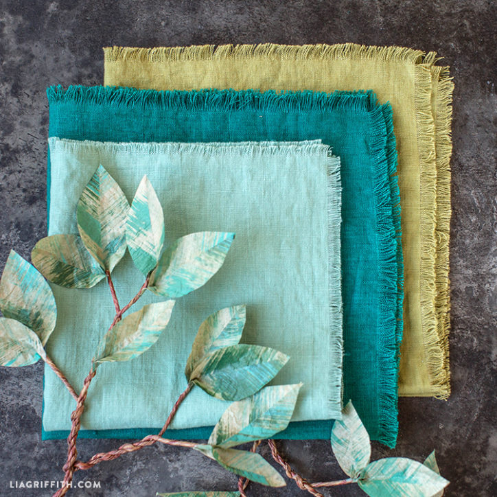 No Sew Frayed Linen Napkins DIY Tutorial