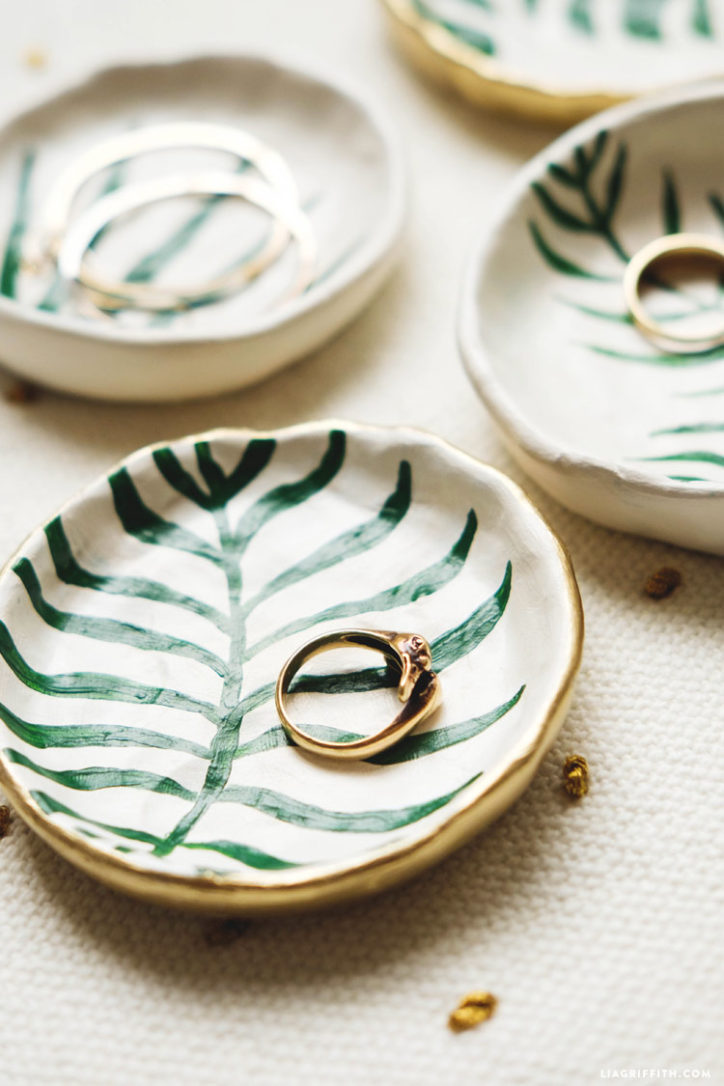 Make DIY Trinket Dishes with Tropical Leaves
