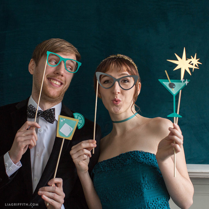 Make These Easy New Year's Photobooth Props for the Ultimate Party