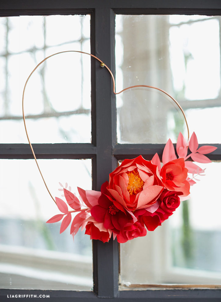 Create a gorgeous copper wire heart wreath for your home