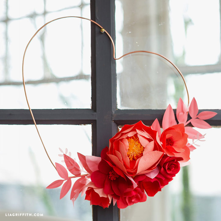 Create a gorgeous copper wire heart wreath for your home