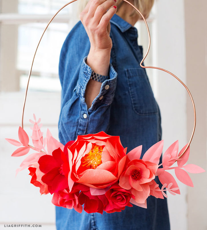 Create a gorgeous copper wire heart wreath for your home