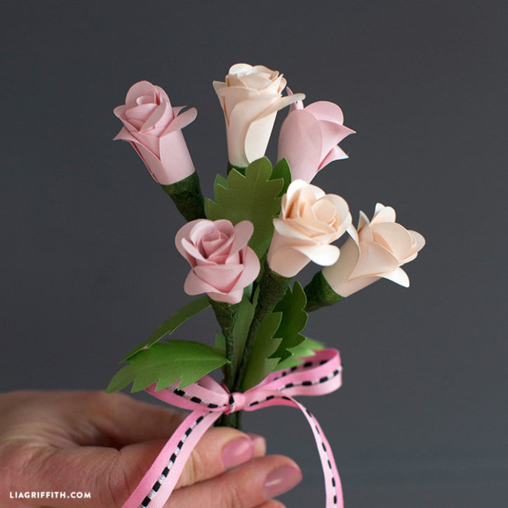 Learn how to make a bouquet of simple spiral paper roses