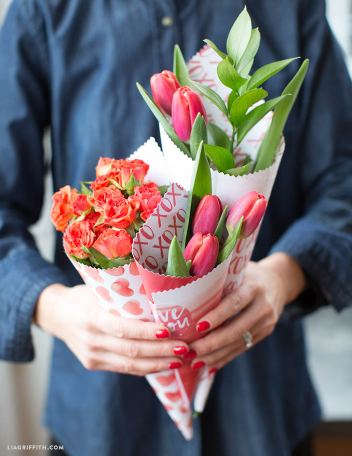 Spread the love with these DIY printable cones for Valentine's Day flowers