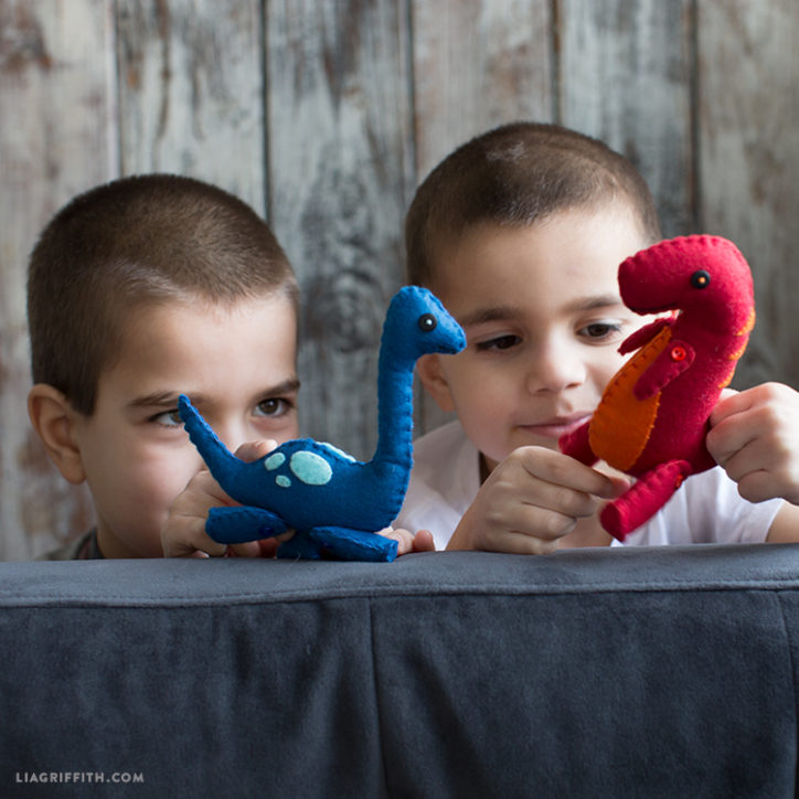 DIY Felt Dinosaur Pals -- Follow our tutorial to make your felt friends ...