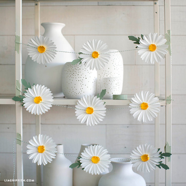 DIY Easy Paper Daisy Chain to String up In Your Home