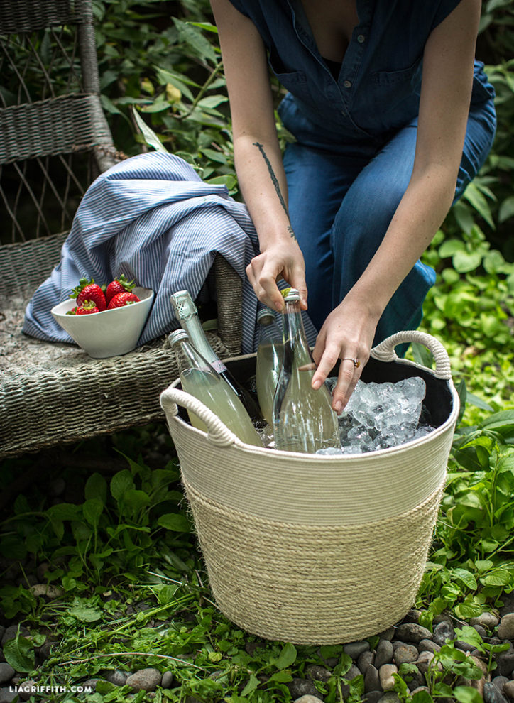 Keep Cool This Summer With This Easy DIY Rope Drink Bucket!