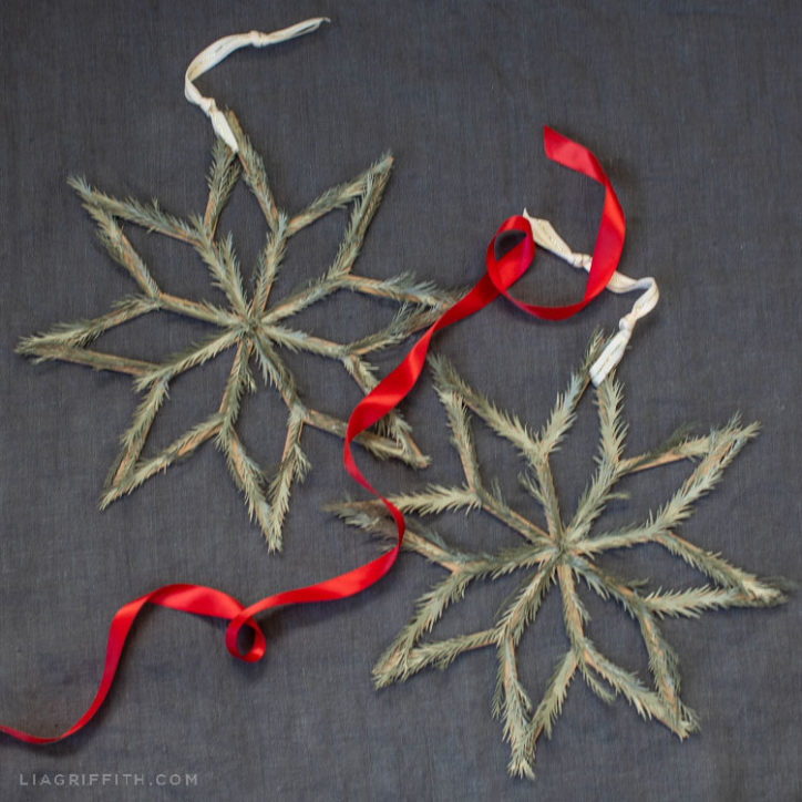 Video: Paper Pine Needle Scandi Star Décor - Lia Griffith