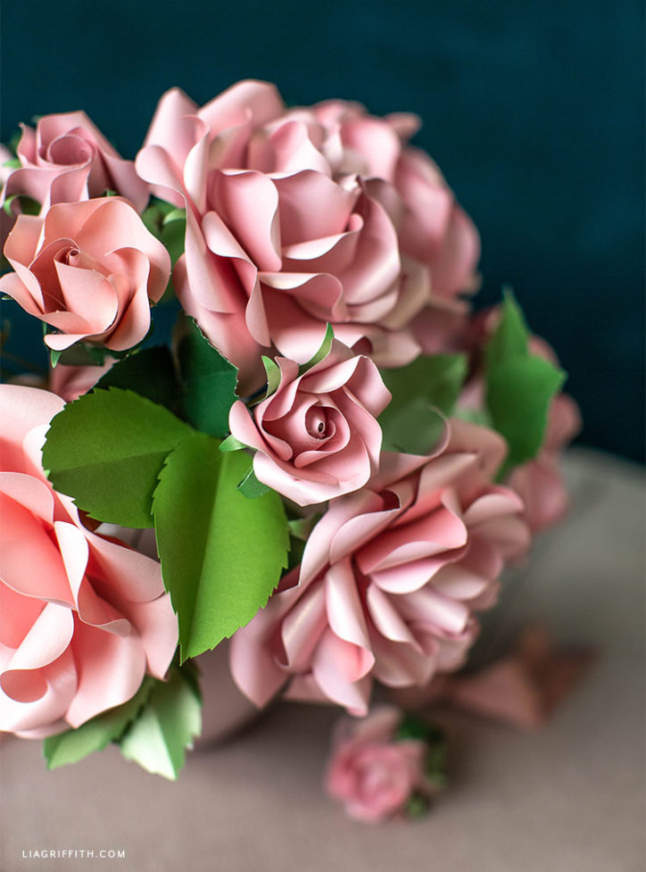 Video Tutorial: Frosted Paper Garden Roses Flower Kit - Lia Griffith