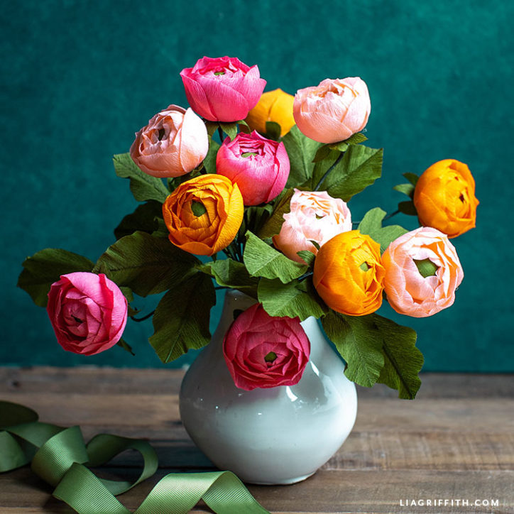 Video Tutorial: Crepe Paper Ranunculus Flower Kit - Lia Griffith