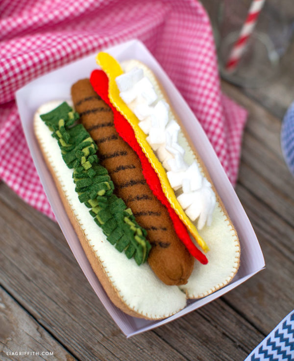 Felt Hot Dog with Toppings & Paper Hot Dog Tray - Lia Griffith