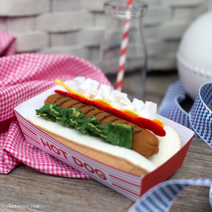 Felt Hot Dog with Toppings & Paper Hot Dog Tray - Lia Griffith