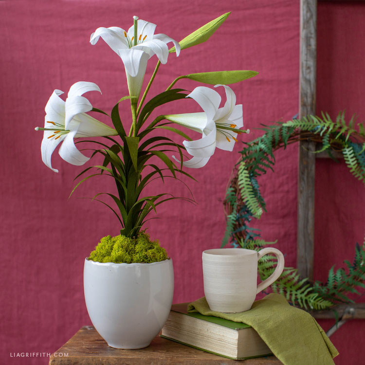 VIDEO: Crepe Paper Easter Lily - Lia Griffith