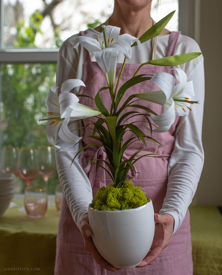 VIDEO: Crepe Paper Easter Lily - Lia Griffith