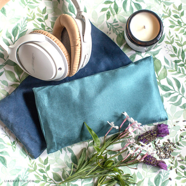 Video Tutorial: DIY Eye Pillow - Lia Griffith