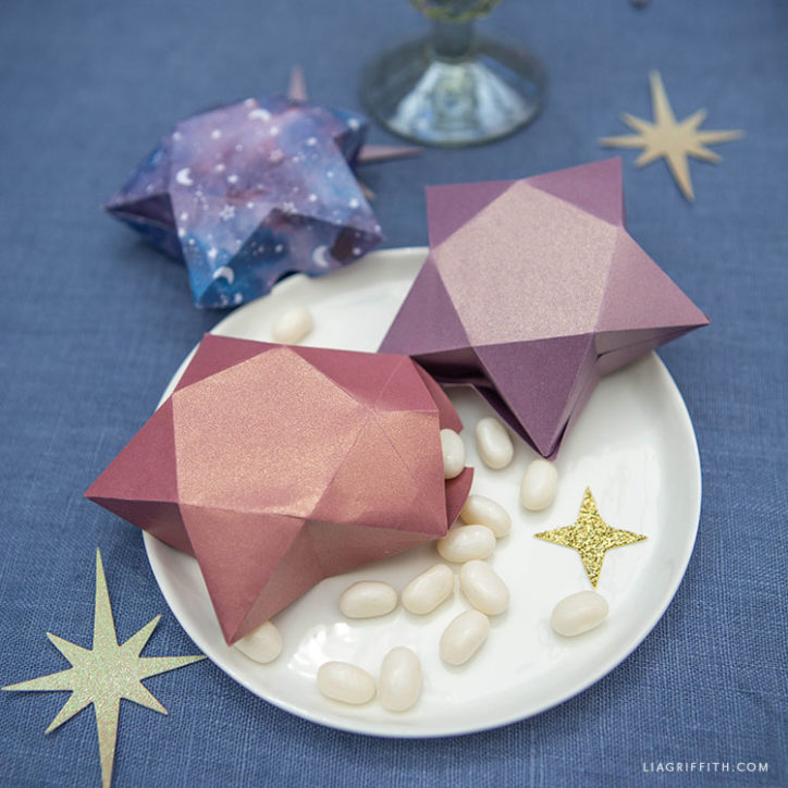 How to Make 3D Stars with Frosted Paper - Lia Griffith