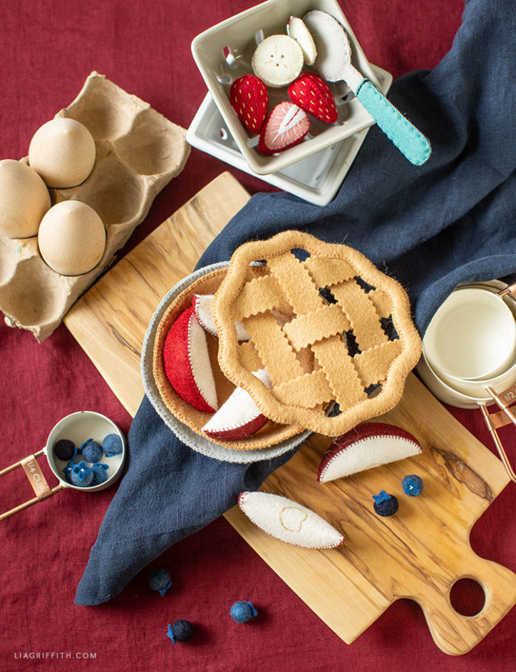 Felt Apple Pie Pattern & Step-by-Step Tutorial - Lia Griffith