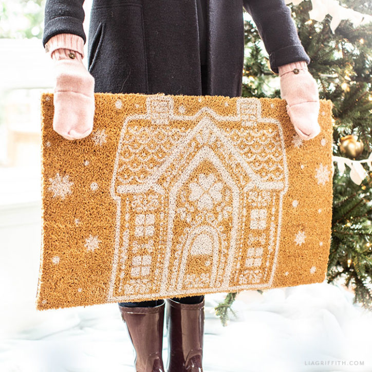 Video Tutorial: DIY Gingerbread House Doormat - Lia Griffith
