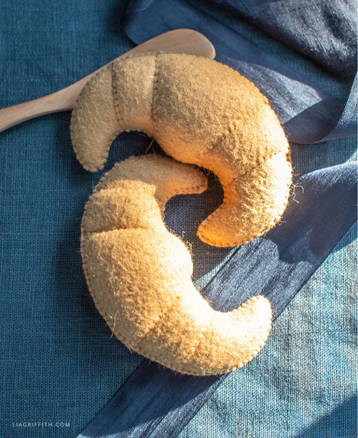 Felt Artisan Breads DIY Pattern & Tutorial - Lia Griffith