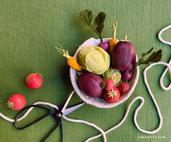 Video Tutorial: Crepe Paper Mini Vegetables - Lia Griffith
