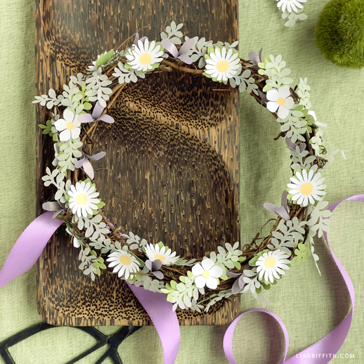 Paper Daisy Chain Wreath DIY Tutorial - Lia Griffith