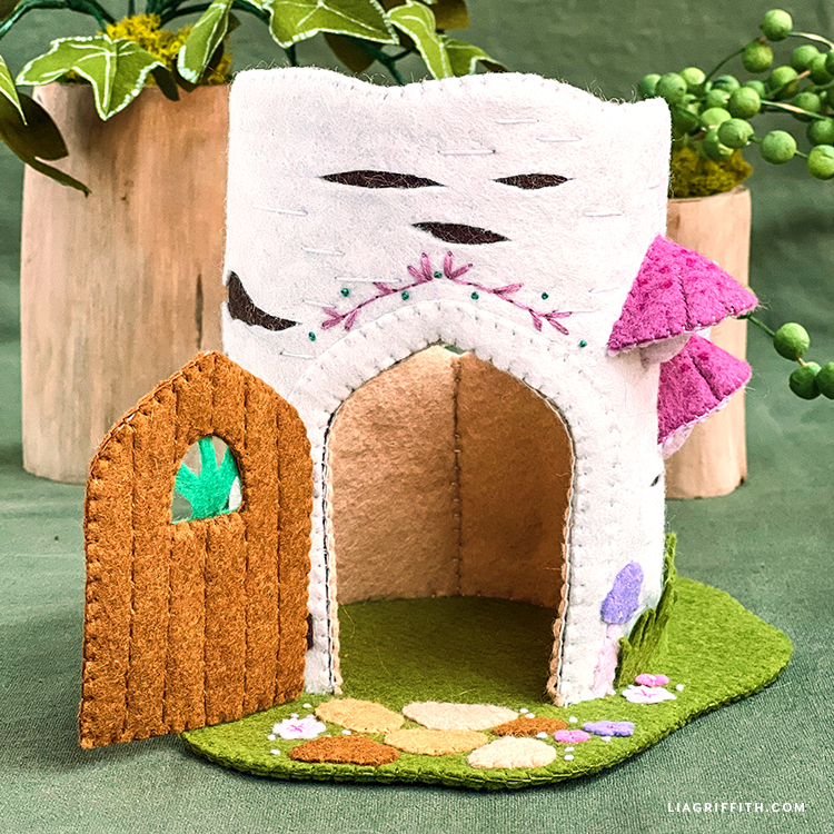 Felt Stump Play House Template & Tutorial - Lia Griffith