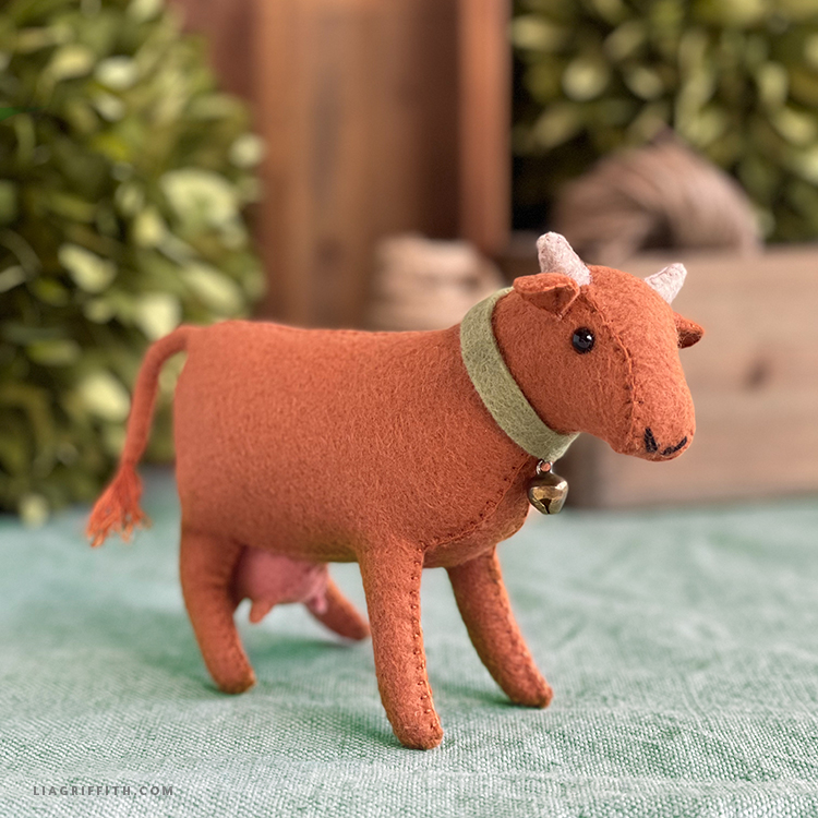 Felt Cow Template & Tutorial - Lia Griffith