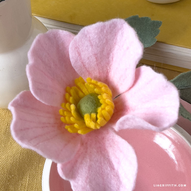 VIDEO: Felt Japanese Anemones DIY Flower Template & Tutorial - Lia Griffith