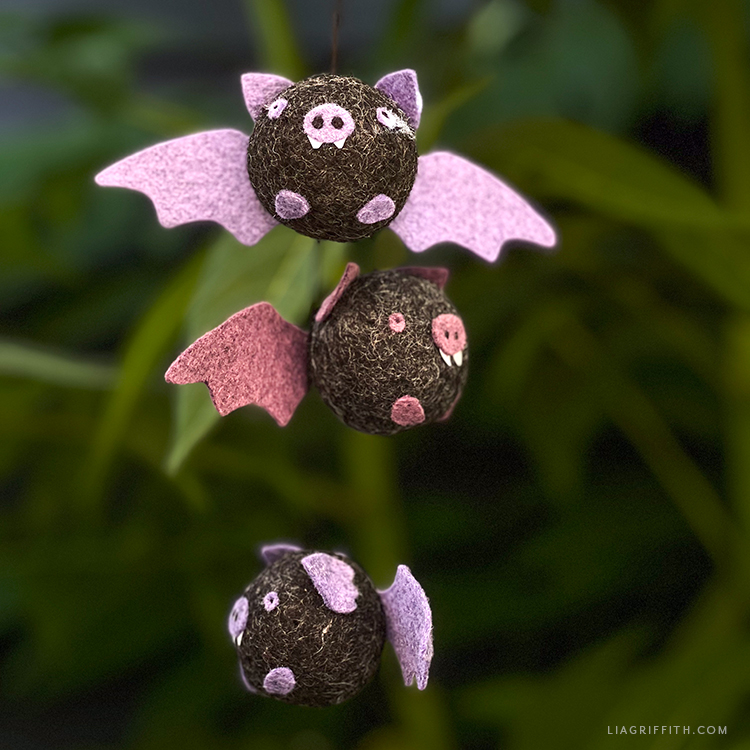 VIDEO: Felt Ball Bats - Lia Griffith