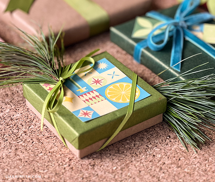 Printable Retro Gift Labels for the Holidays - Lia Griffith