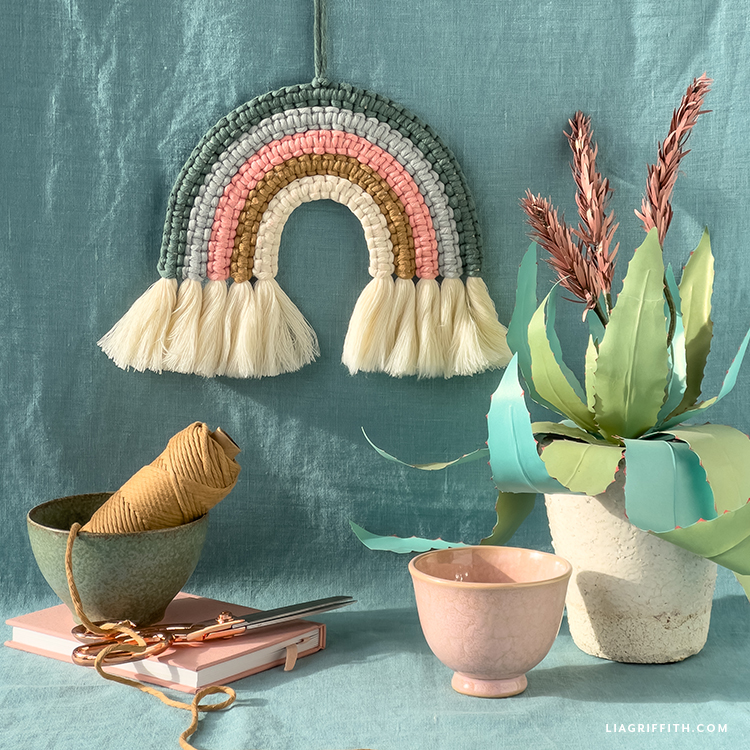 Macramé Rainbow - Lia Griffith