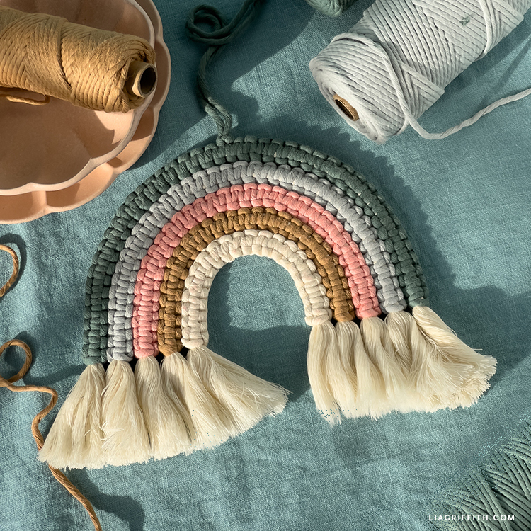 Macramé Rainbow - Lia Griffith