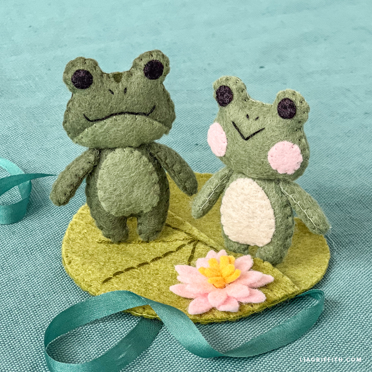 Frog Pocket Pals - Lia Griffith